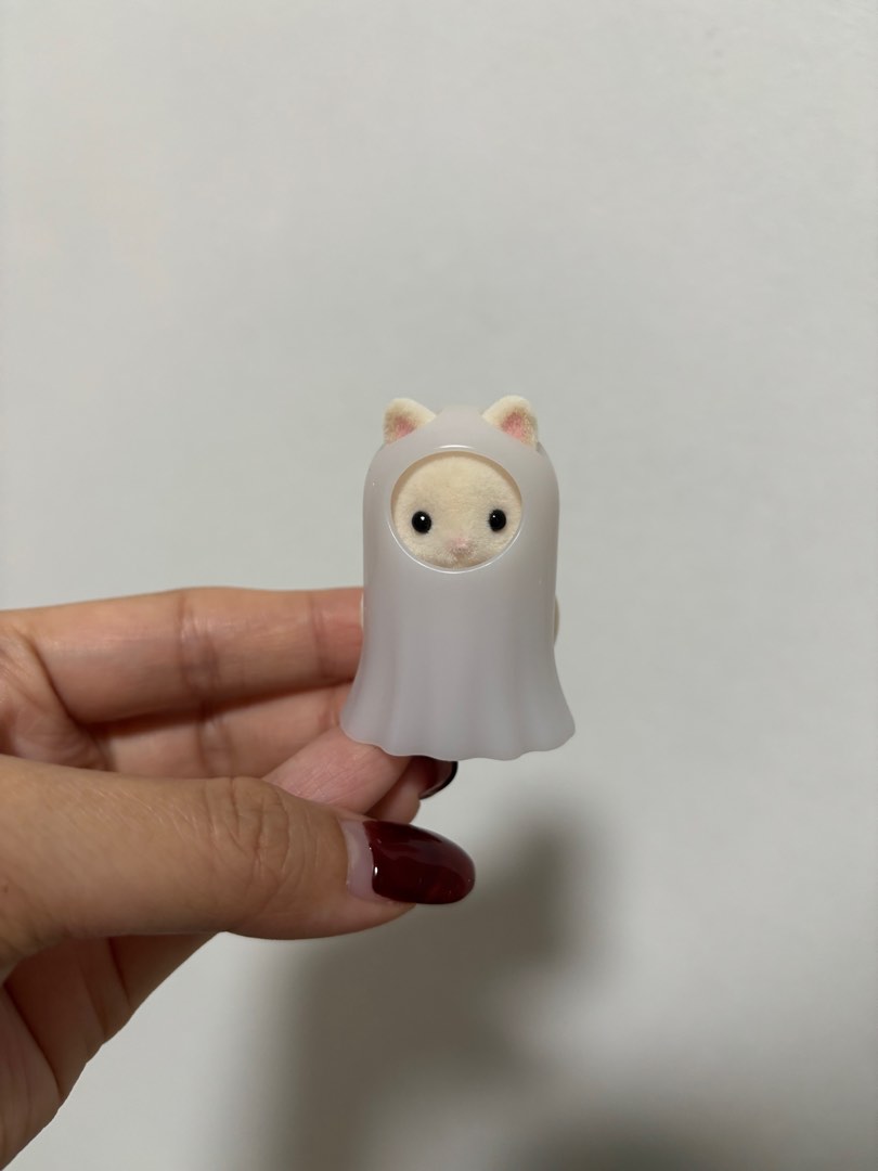 Sylvanian Families - Ghost Silk Cat (Glow in the dark), Hobbies & Toys ...