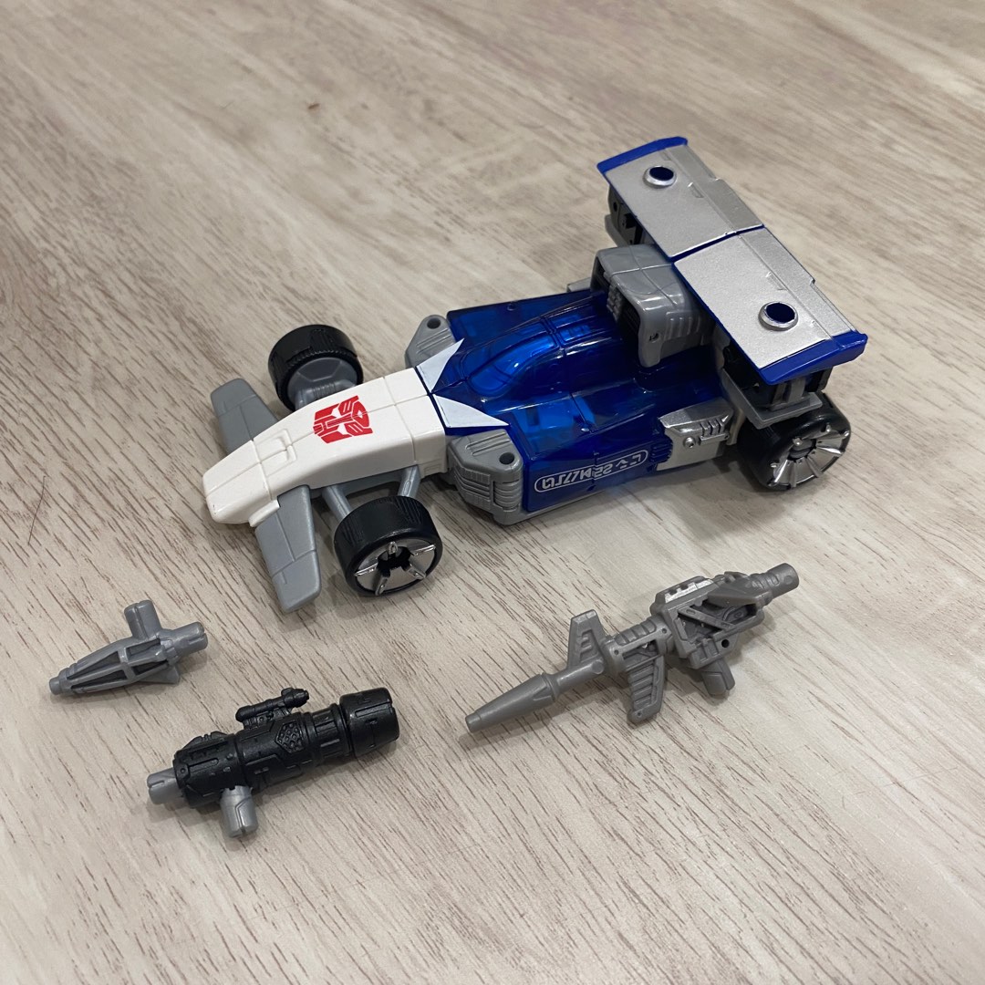 Transformers Siege Mirage Deluxe G1 Legacy Earthrise Kingdom, Hobbies ...