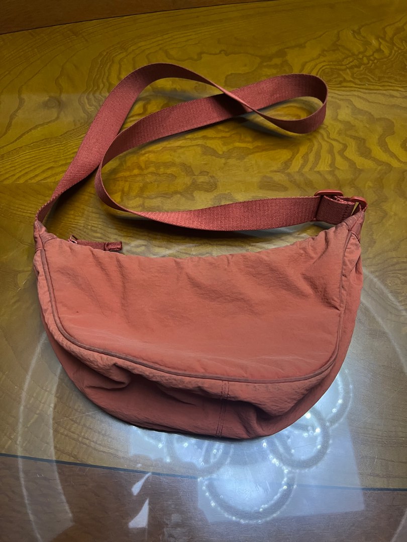 Uniqlo cross bodybag, Women's Fashion, Bags & Wallets, Cross-body Bags ...