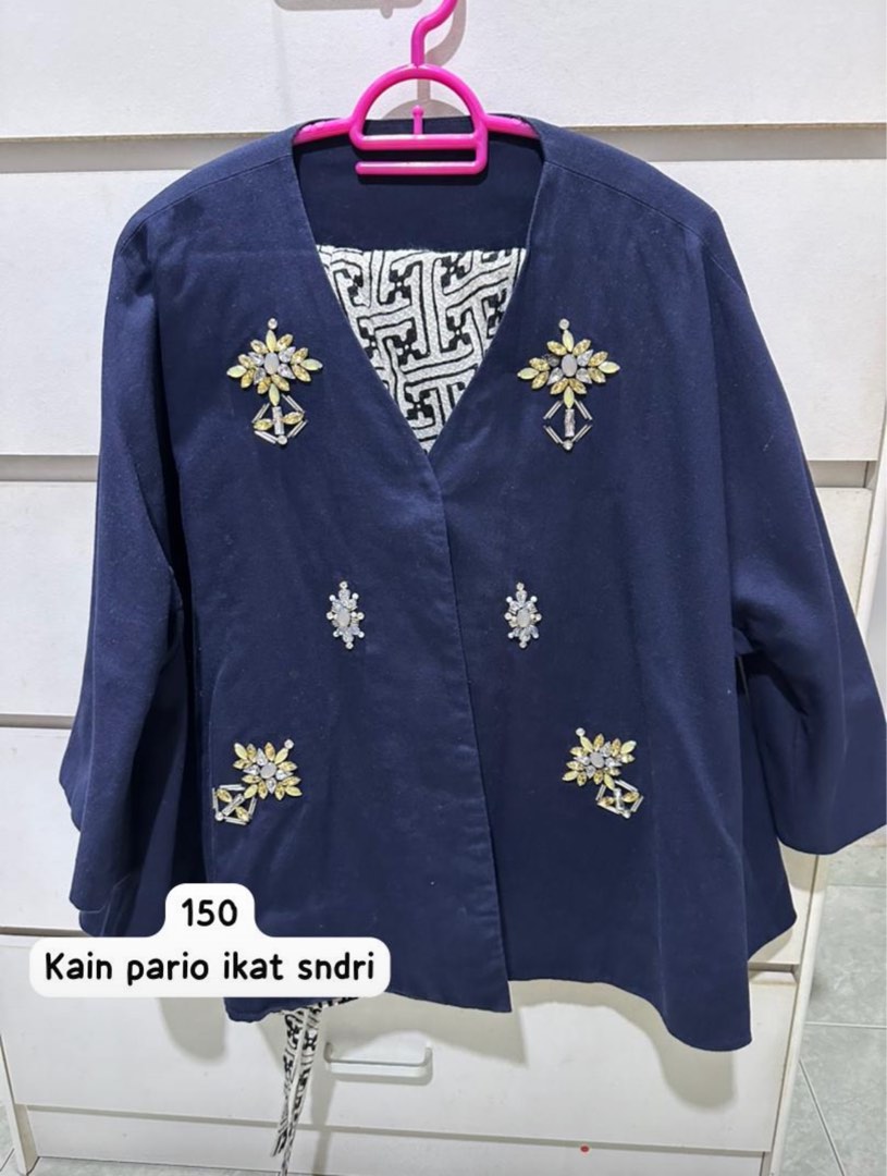 Baju pattern kain pario, Women's Fashion, Muslimah Fashion, Baju Kurung ...