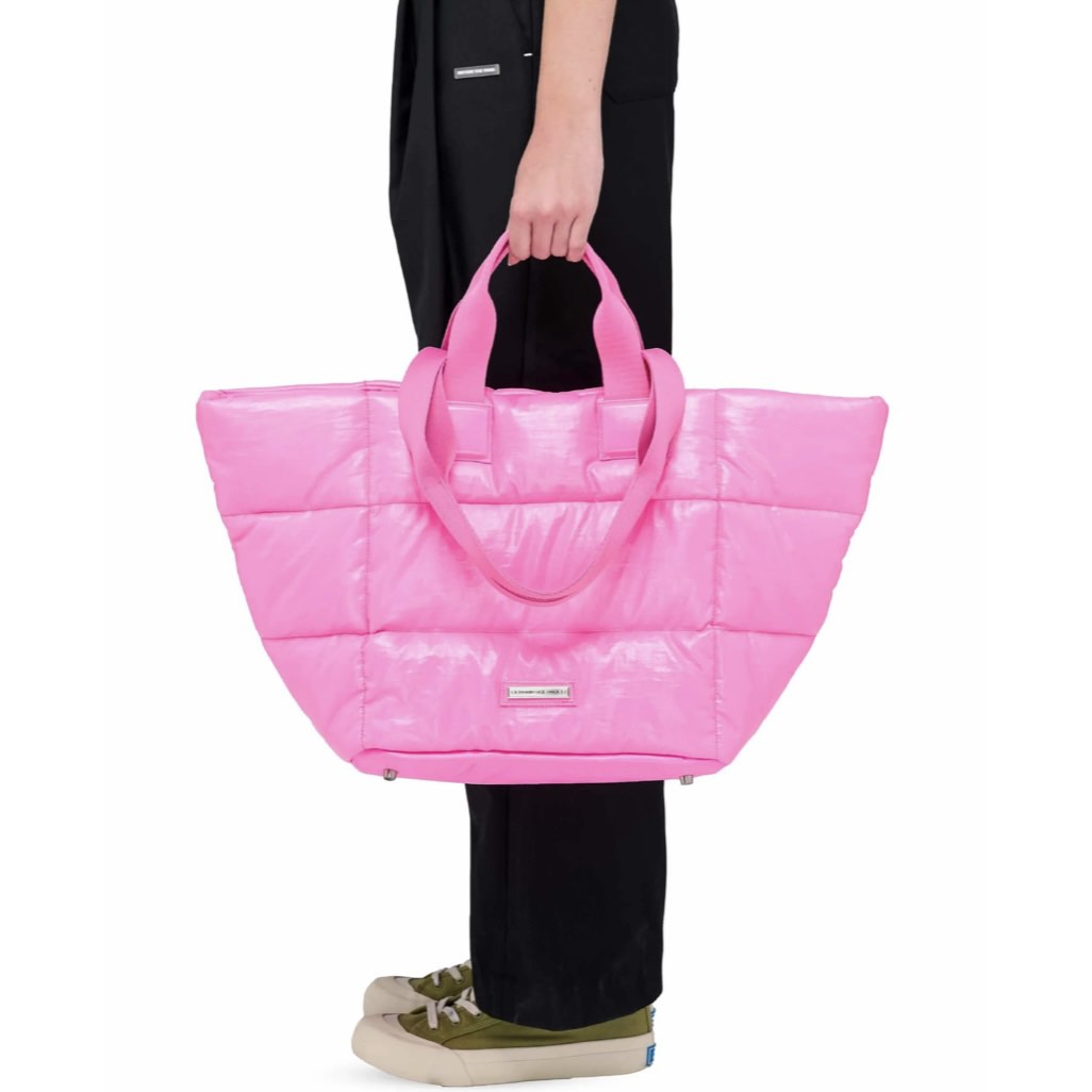 BNWT BTV Glazed Poofy Trapeze Bag (Neon Pink), Women's Fashion, Bags ...