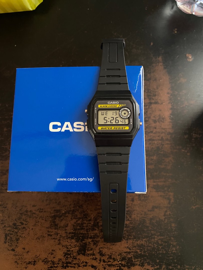 Casio F-94W vintage (read description), Men's Fashion, Watches ...