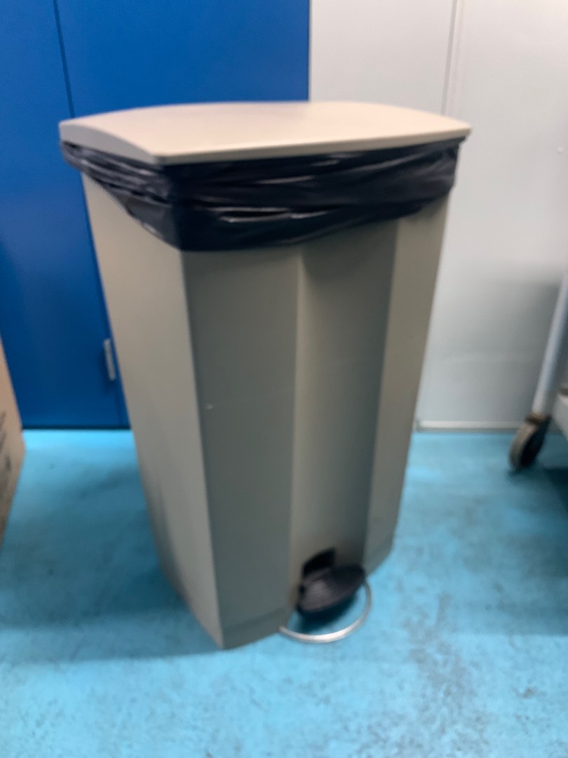 Commercial Step Waste Bin, Furniture & Home Living, Cleaning & Homecare ...