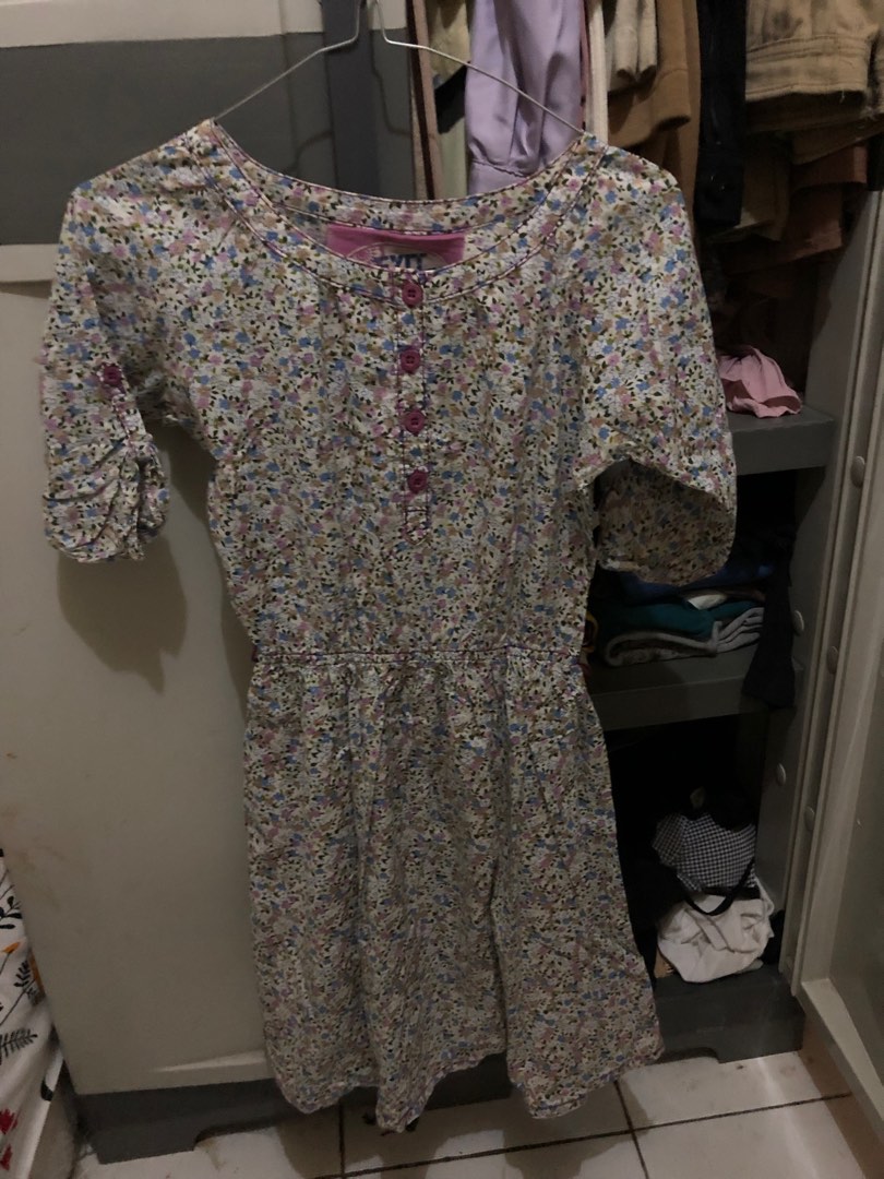 dress exit girl bunga2 cantik bukan uniqlo, Fesyen Wanita, Pakaian ...