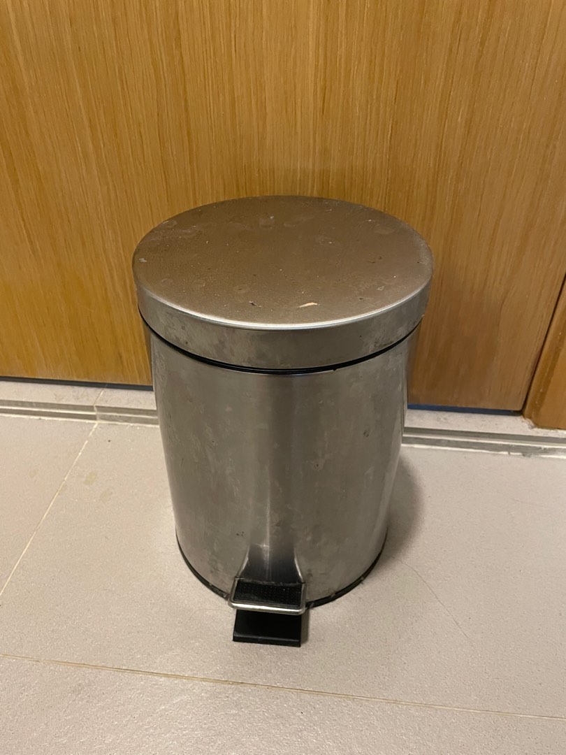 Dustbin with closing lid, Furniture & Home Living, Cleaning & Homecare ...