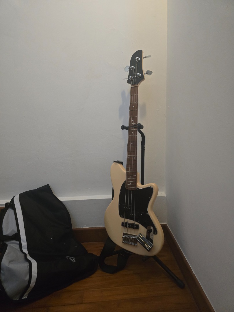 Electric bass(short scale) with portable amp+guitar stand+carry bag ...