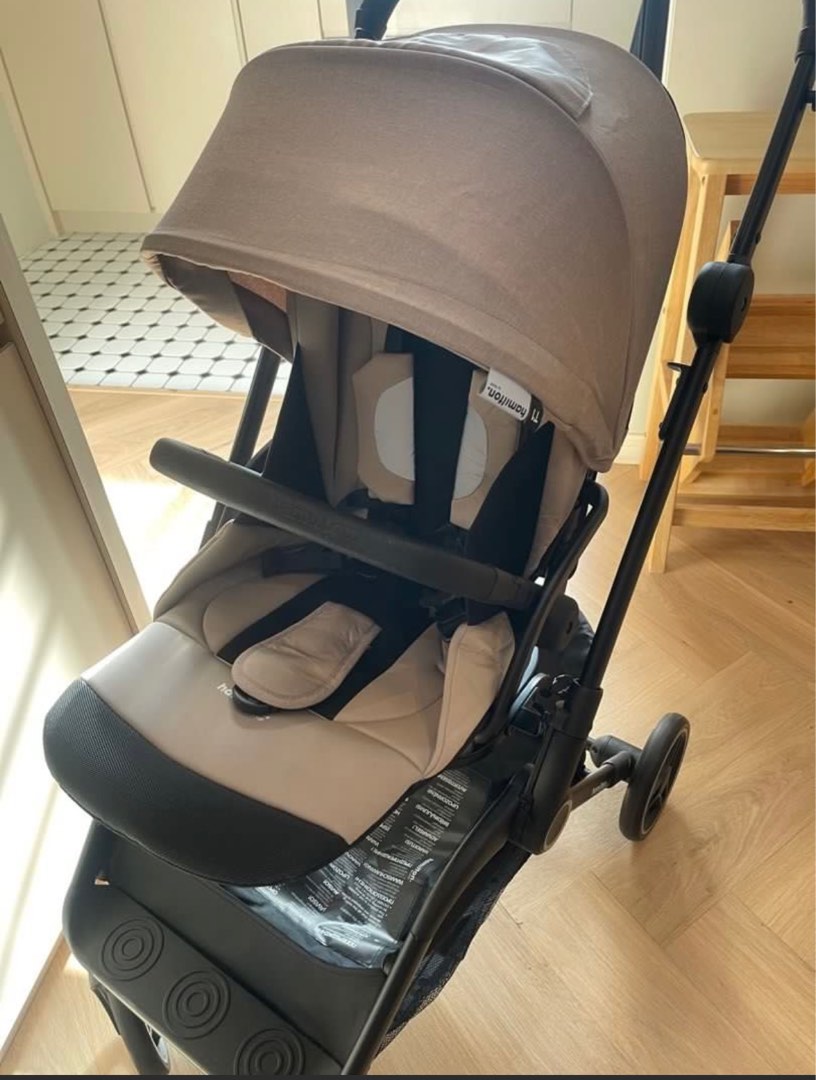 Hamilton T1 stroller with free cup holder- magic fold, Babies & Kids ...