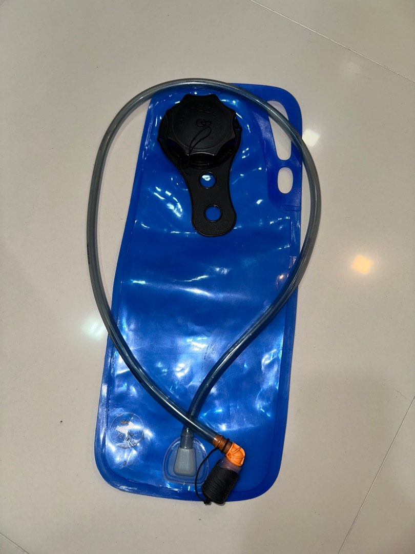 SOURCE Hydration Bladder - 70 oz/2L, Sports Equipment, Hiking & Camping ...