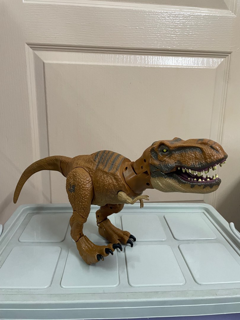 Jurassic world stomp & strike T-Rex (defect), Hobbies & Toys, Toys ...