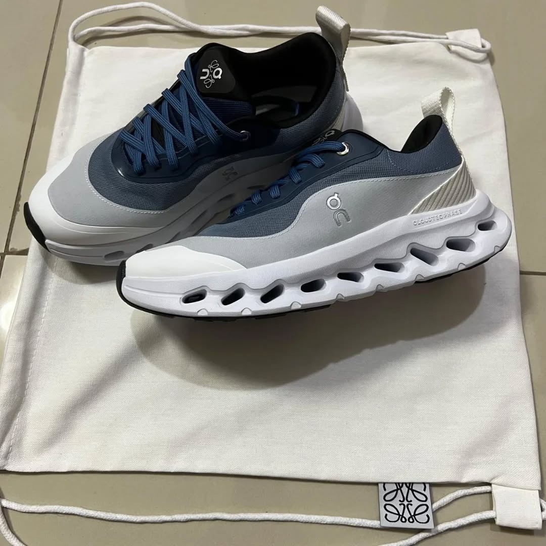 Loewe original, Fesyen Pria, Sepatu , Sneakers di Carousell