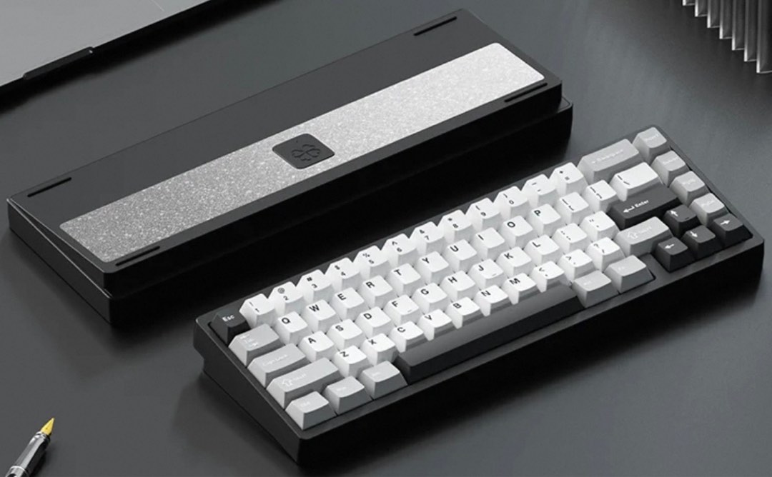 Lucky65 v2 keyboard Black , Computers & Tech, Parts & Accessories ...