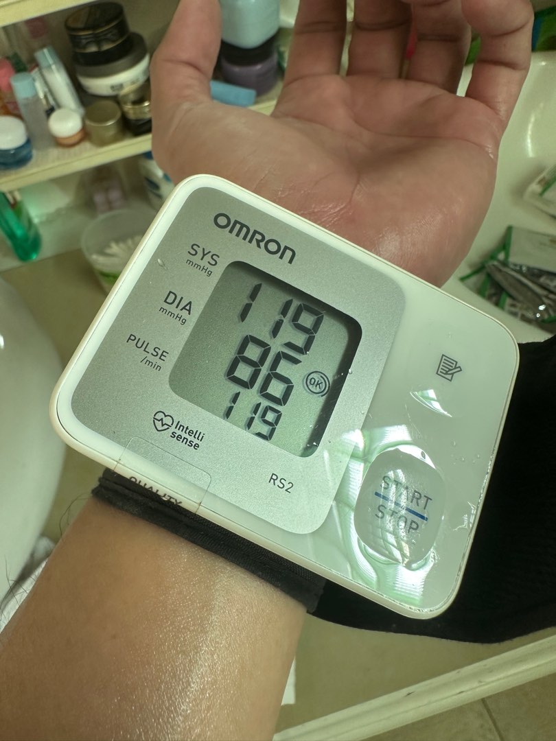 Omron bp wrist check, Sports Equipment, Exercise & Fitness, Cardio & Fitness Machines on Carousell