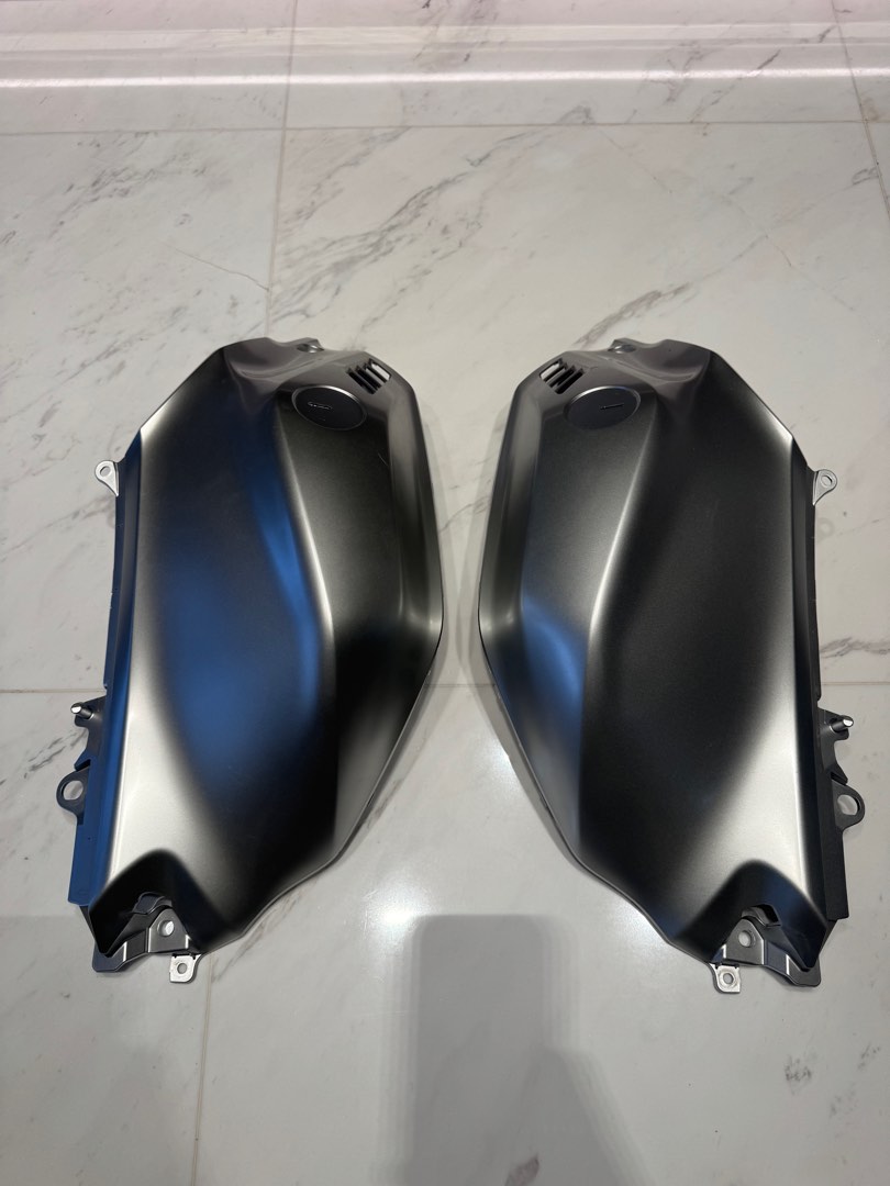 R15 V4 / R15M Tank Fairing, Motorcycles, Motorcycle Accessories on ...