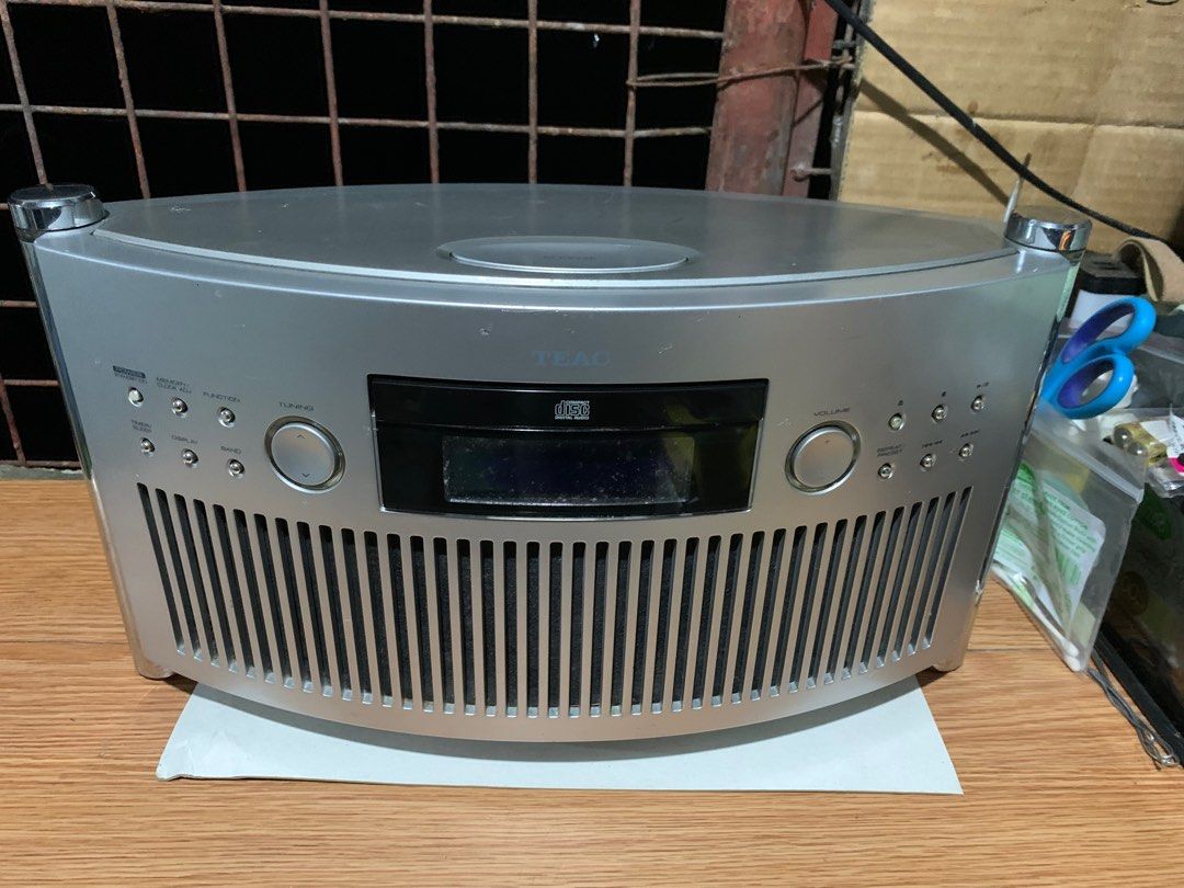 TEAC CLOCK RADIO CD RECEIVER SR-L50 AC 230 VOLTS 50 HZ 40 WATTS MADE IN ...