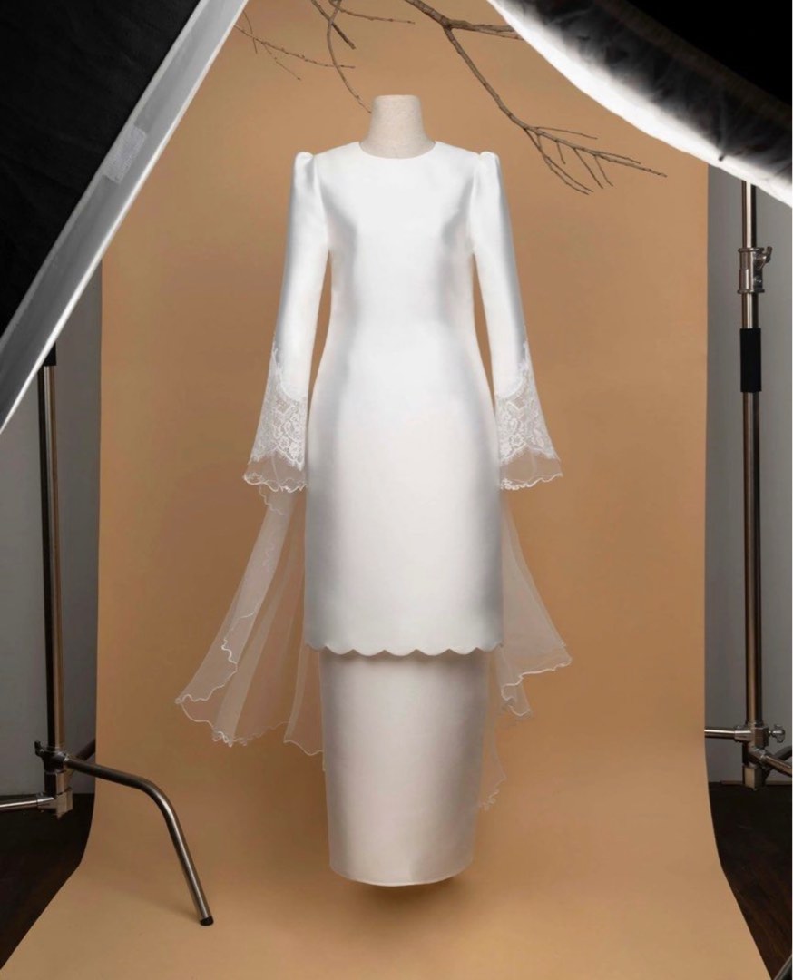 Teruntum putih nikah with labuci, Women's Fashion, Muslimah Fashion ...