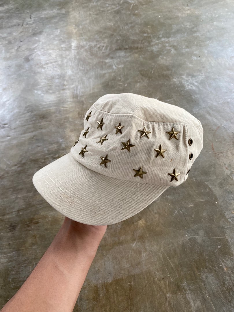 Topi spik star, Fesyen Pria, Aksesoris, Topi di Carousell