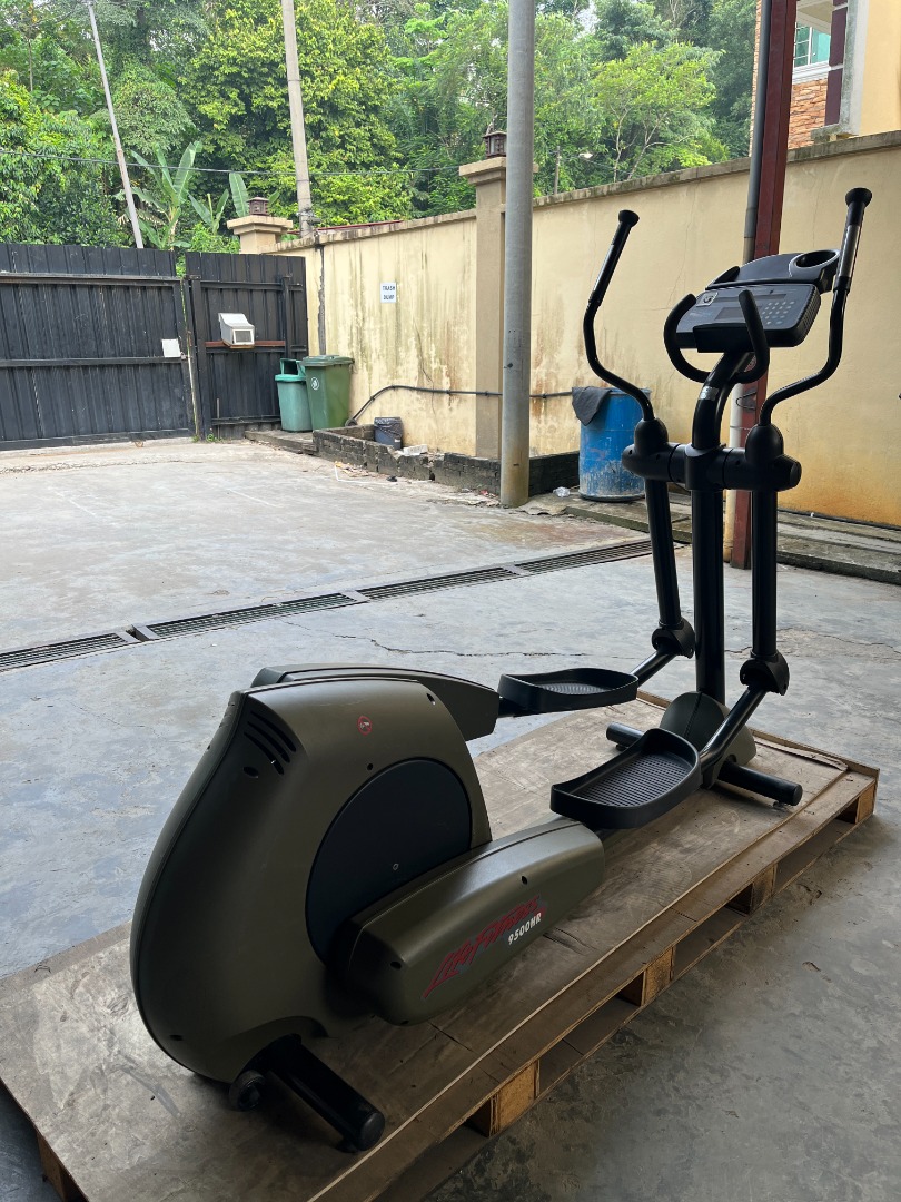 Used Life Fitness Crosstrainer Elliptical Mesin Cardio Mampu Milik ...