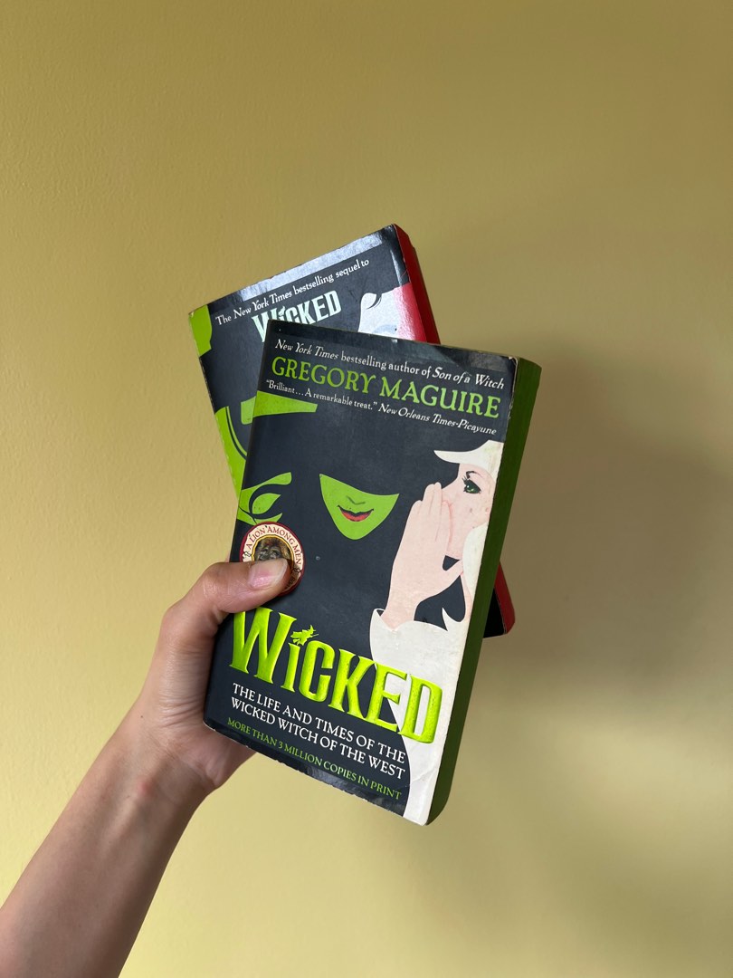 [set] Wicked Duology (Wicked, Son of a Witch) Colored edges, Hobbies ...