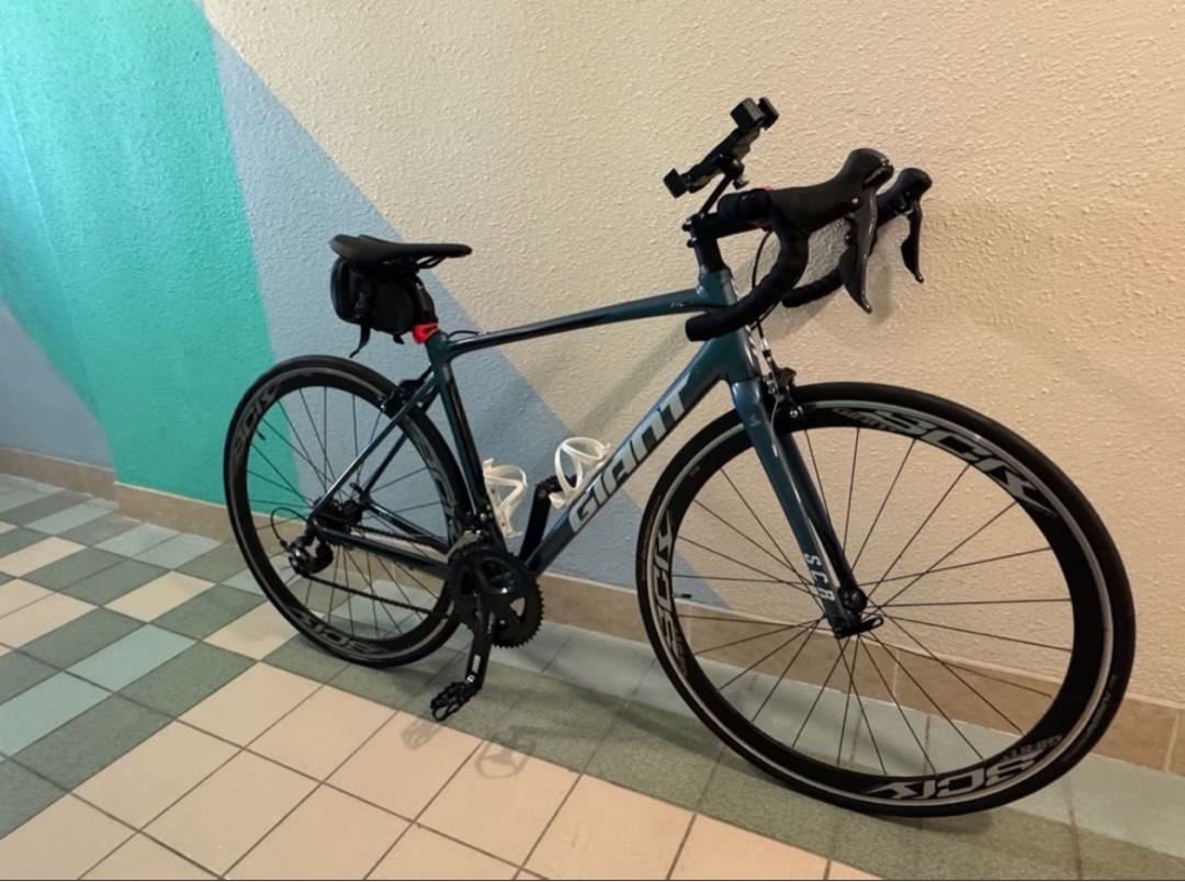 22年Giant scr1公路單車, 運動產品, 單車及配件, 單車 - Carousell