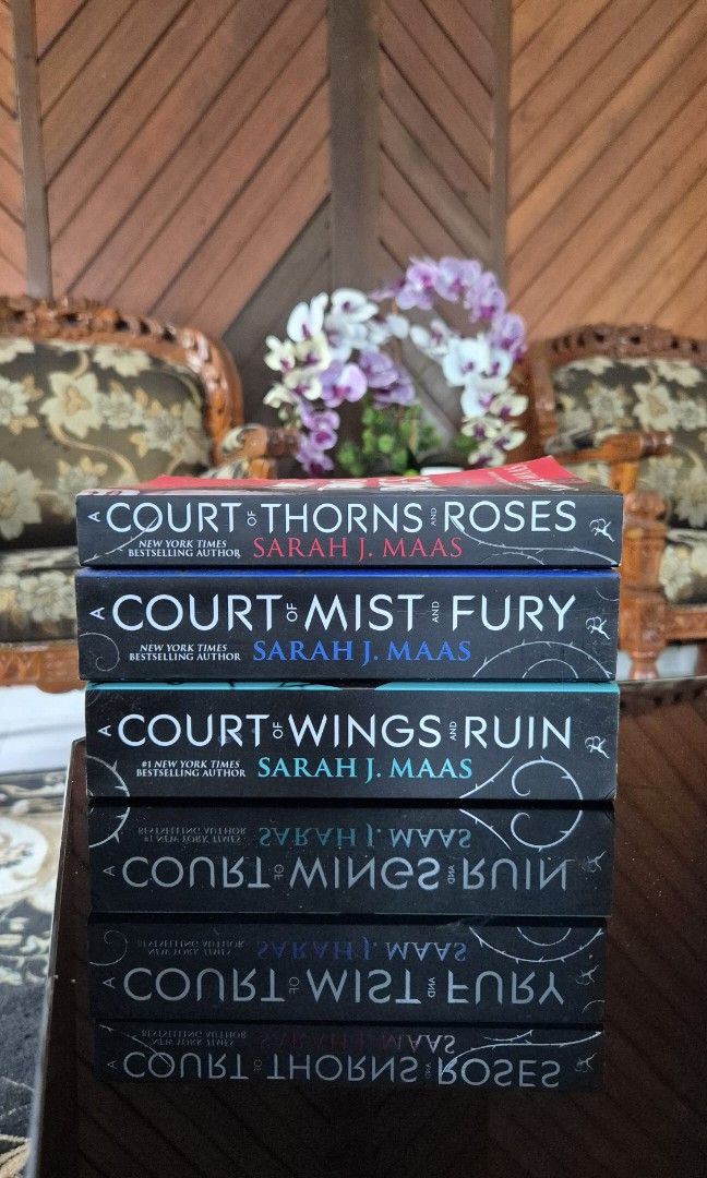 A Court of Thorn and Roses, Hobbies & Toys, Books & Magazines ...