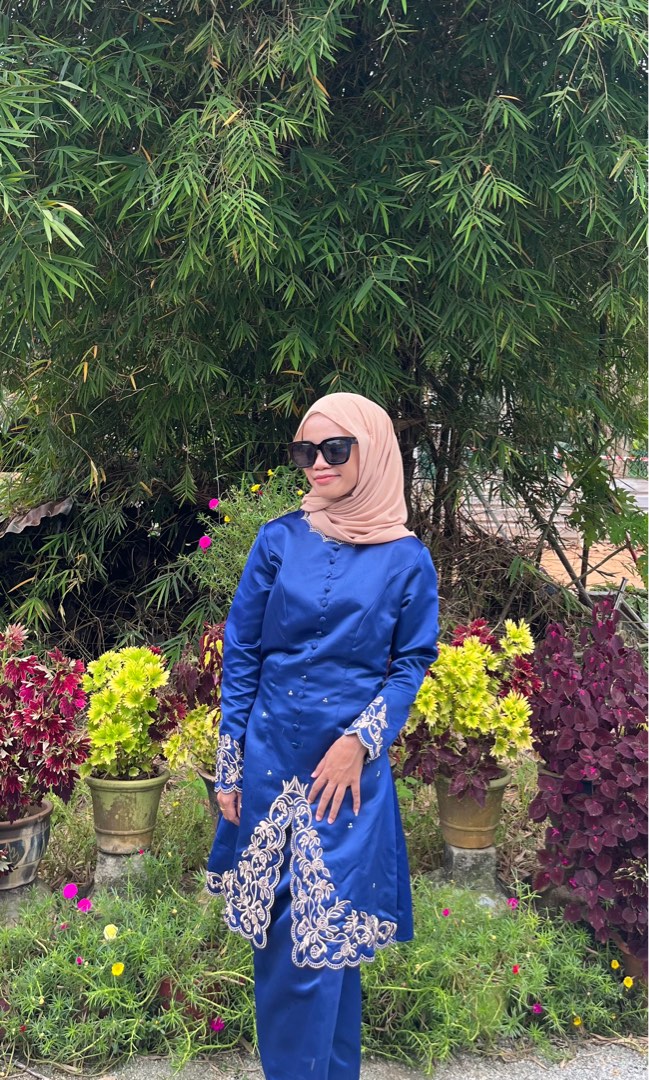 BAJU RAYA NAVY BLUE, Women's Fashion, Muslimah Fashion, Baju Kurung ...
