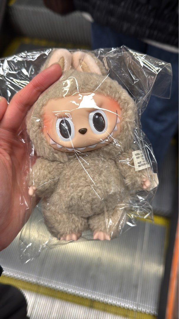 正品Labubu 企企 第一代Labubj 無盒無單 太妃色, 興趣及遊戲, 玩具 & 遊戲類 - Carousell