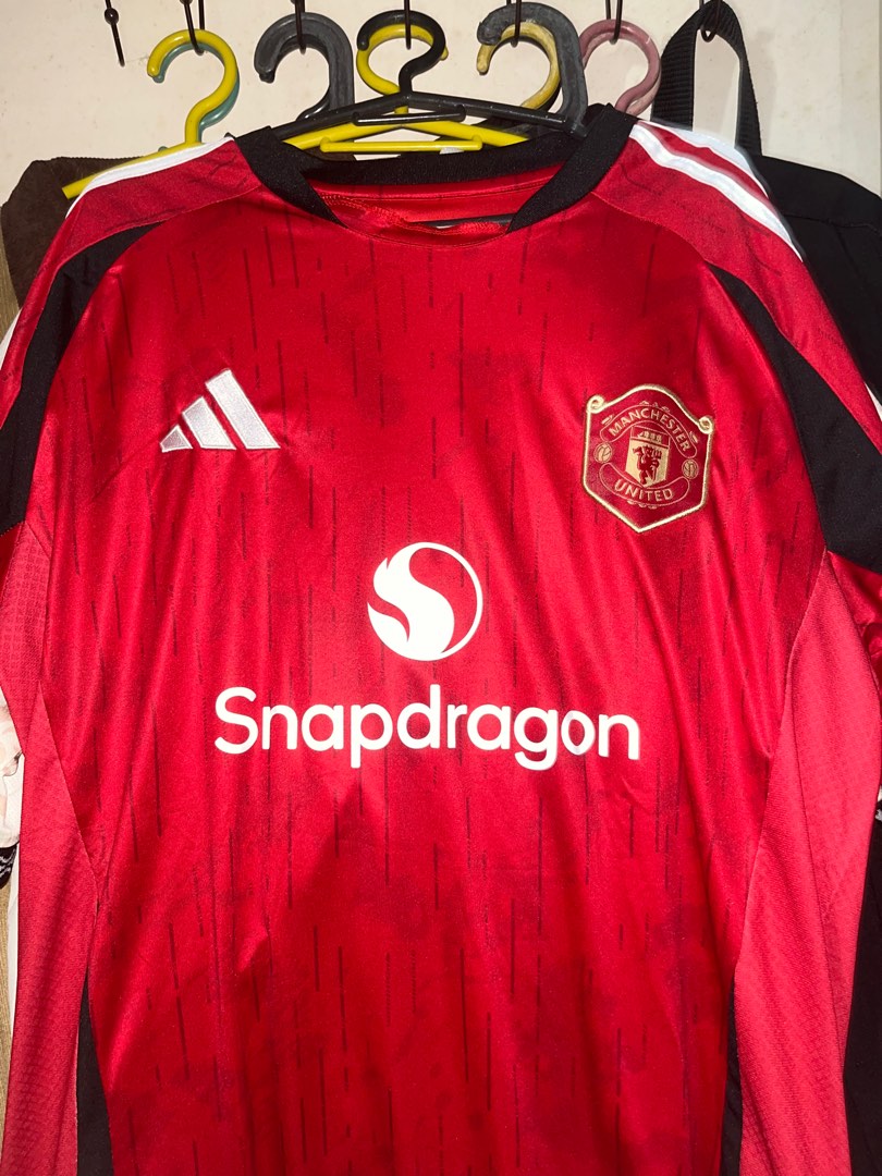 Man Utd 23/24 Snapdragon Fan Kit, Men's Fashion, Activewear on Carousell