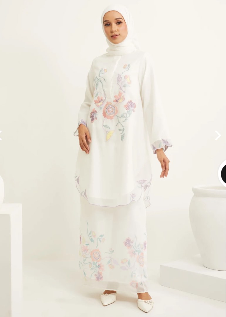 Mimpikita Aisha White Embroidered Kurung, Women's Fashion, Muslimah ...