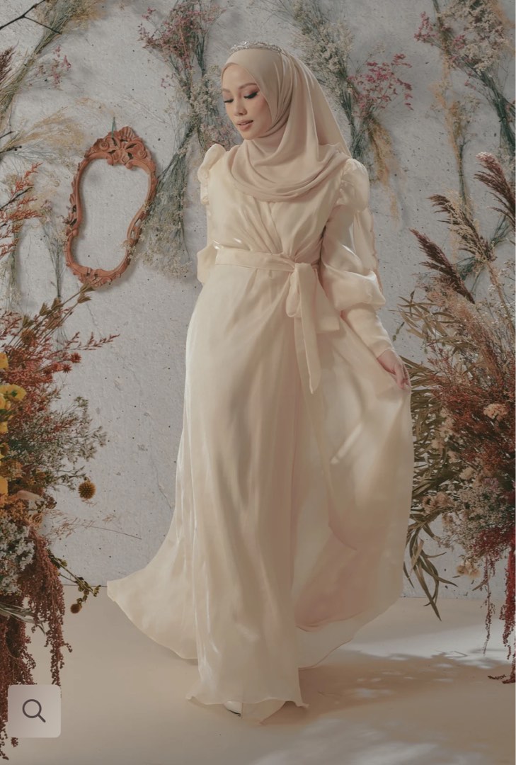 Minimalace Mareeya Dress in Beige, Women's Fashion, Muslimah Fashion ...