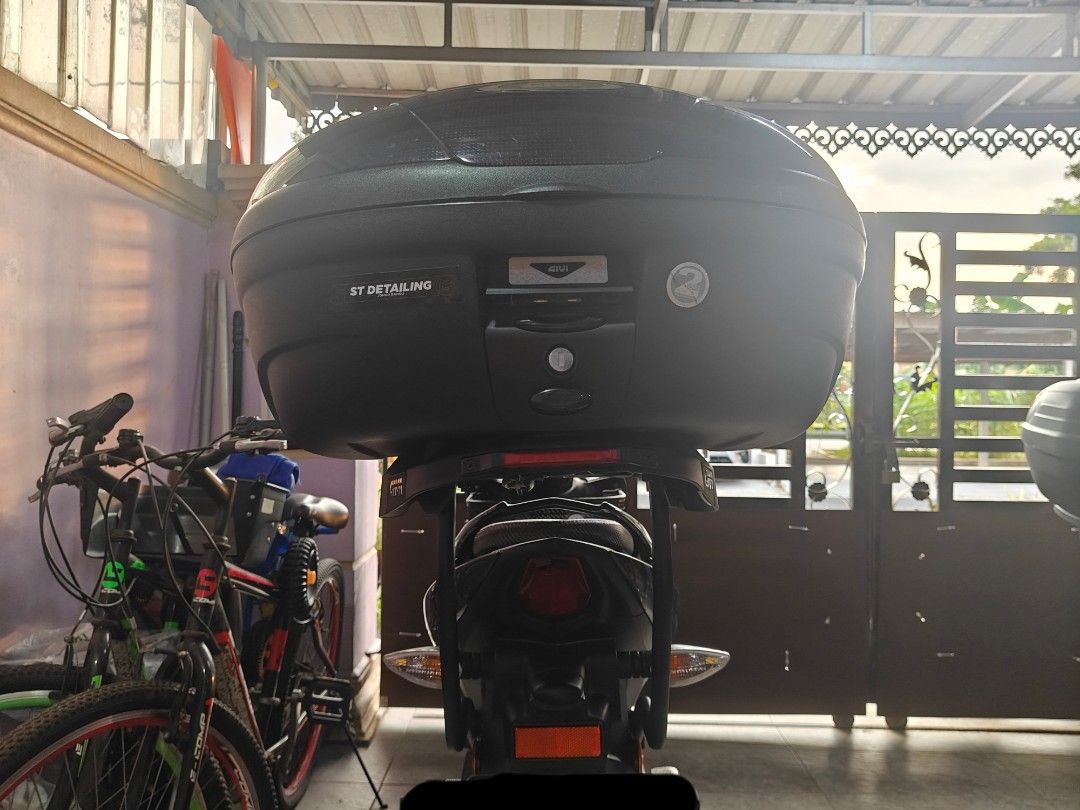 MONORACK J GIVI LC 135 V8, Motorbikes on Carousell