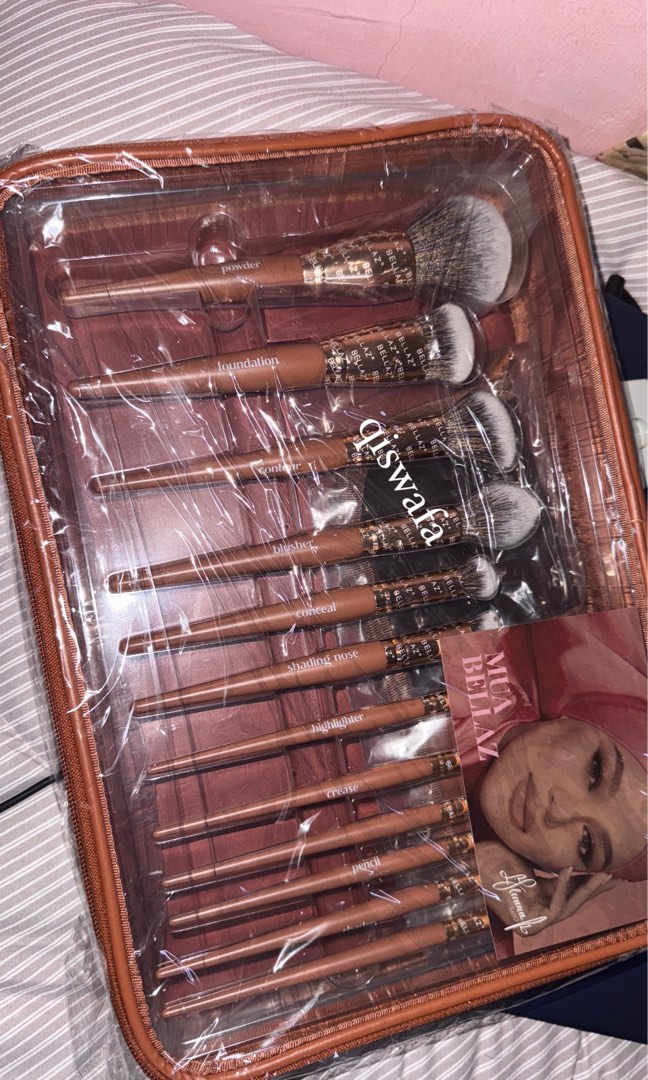 Muabellaz makeup brush set 2025, Beauty & Personal Care, Face, Makeup ...