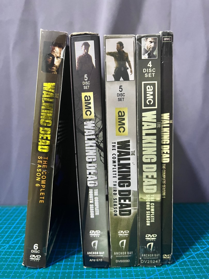 The walking dead DVD boxkset, Hobbies & Toys, Music & Media, CDs & DVDs ...