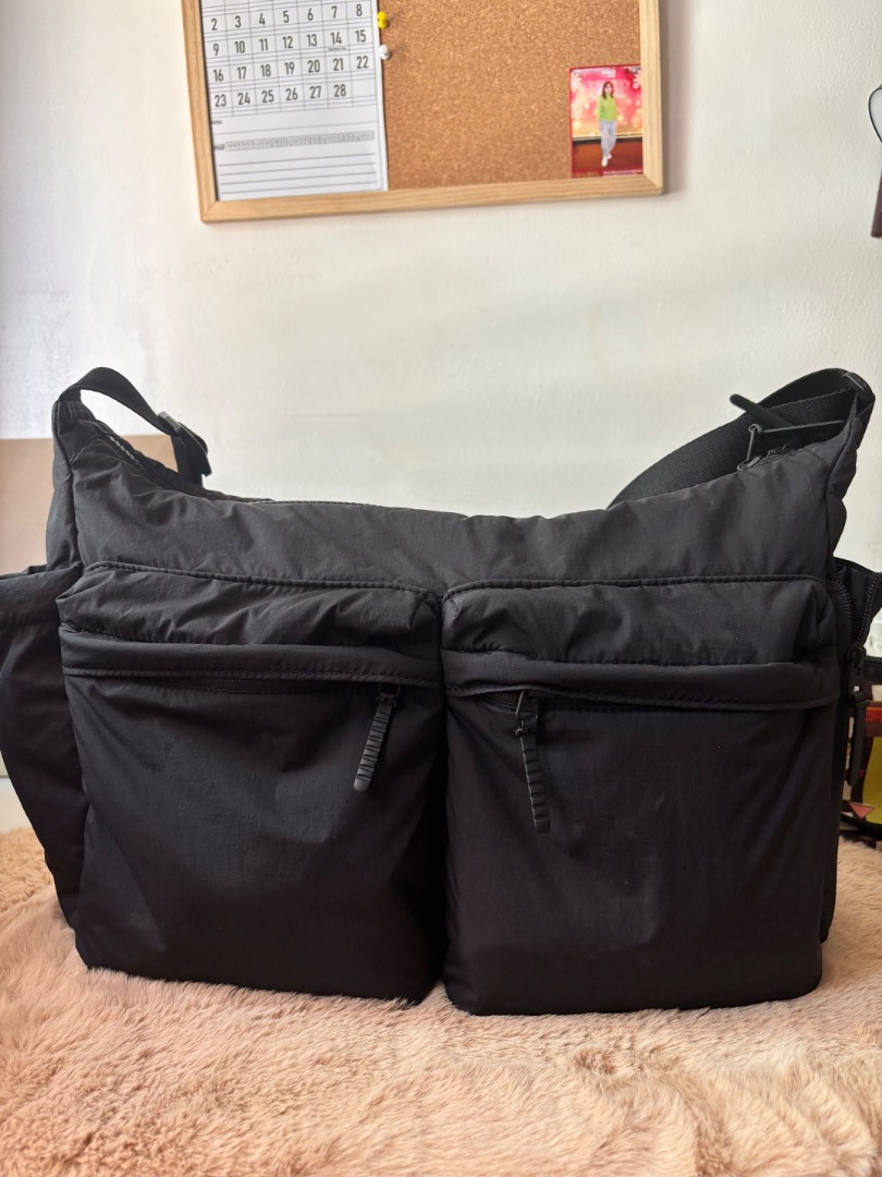 Uniqlo Body bag, Women's Fashion, Bags & Wallets, Cross-body Bags on ...