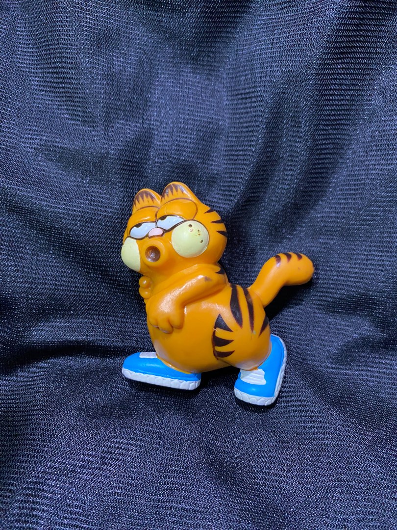 Vintage Garfield running figurine, Hobbies & Toys, Toys & Games on ...