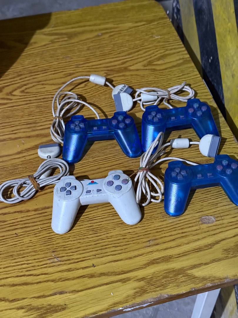 4 Pcs. Ordinary PS1 Controllers, Video Gaming, Gaming Accessories ...
