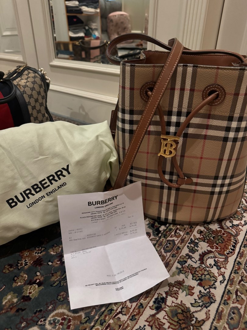 Burberry TB bucket Bag, Barang Mewah, Tas & Dompet di Carousell