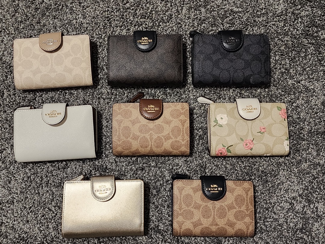 Coach Corner Zip Wallet, Luxury, Bags & Wallets on Carousell