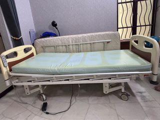 Katil hospital. Hospital bed., Furniture & Home Living, Furniture, Bed ...