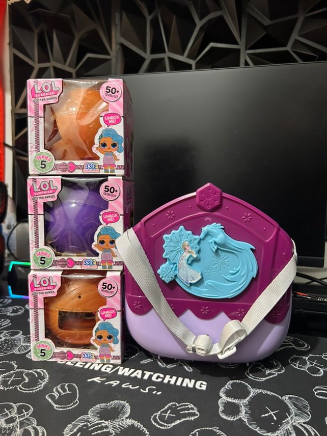 LOL Surprise with Freebies Frozen Lunch Box, Hobbies & Toys, Toys ...