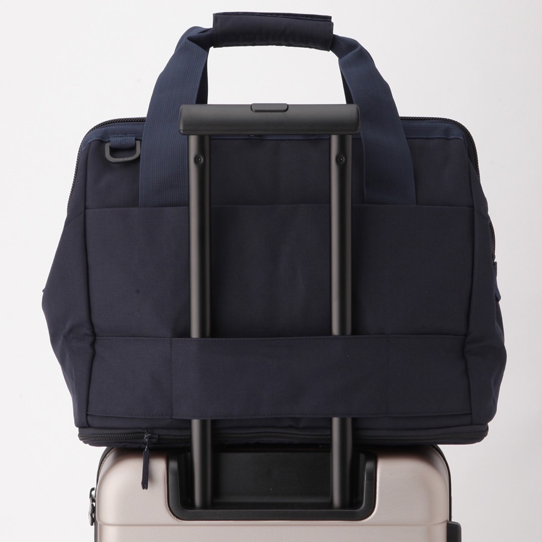 Muji Expandable Boston Bag in BLACK, Women's Fashion, Bags & Wallets ...