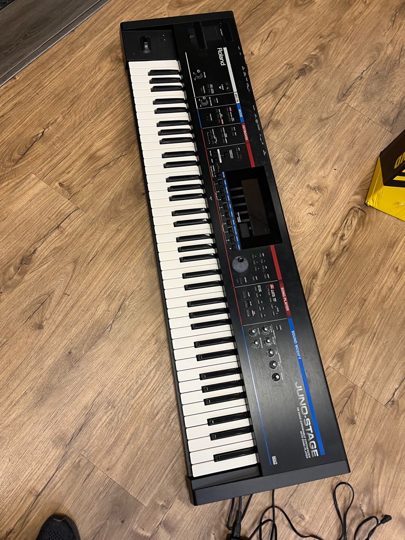 Roland Juno keyboard, Hobbies & Toys, Music & Media, Musical ...