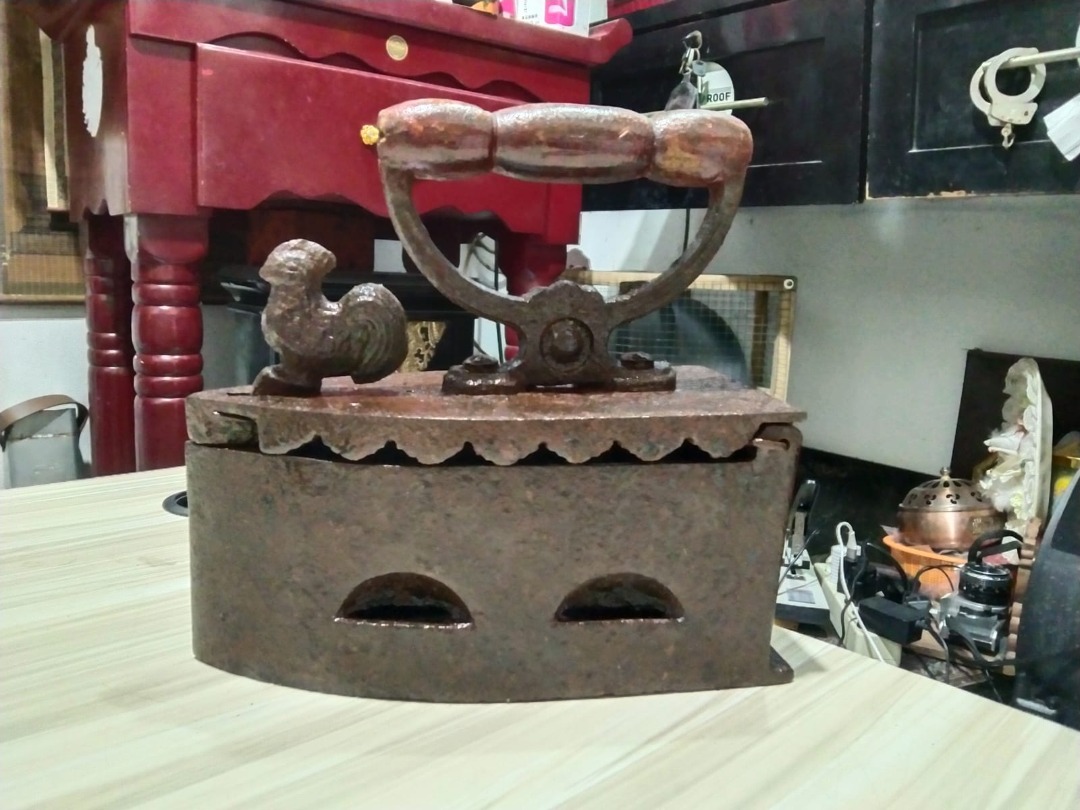 Setrika Arang Ayam Jago Kuno Jadul Antik, Antik, Pajangan di Carousell