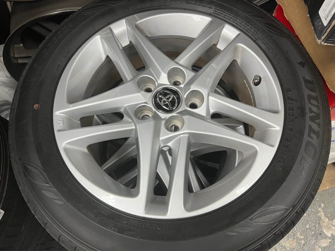Toyota CHR 17寸原裝鈴連215/60R17 (23年中）, 汽車配件, 車軚 - Carousell