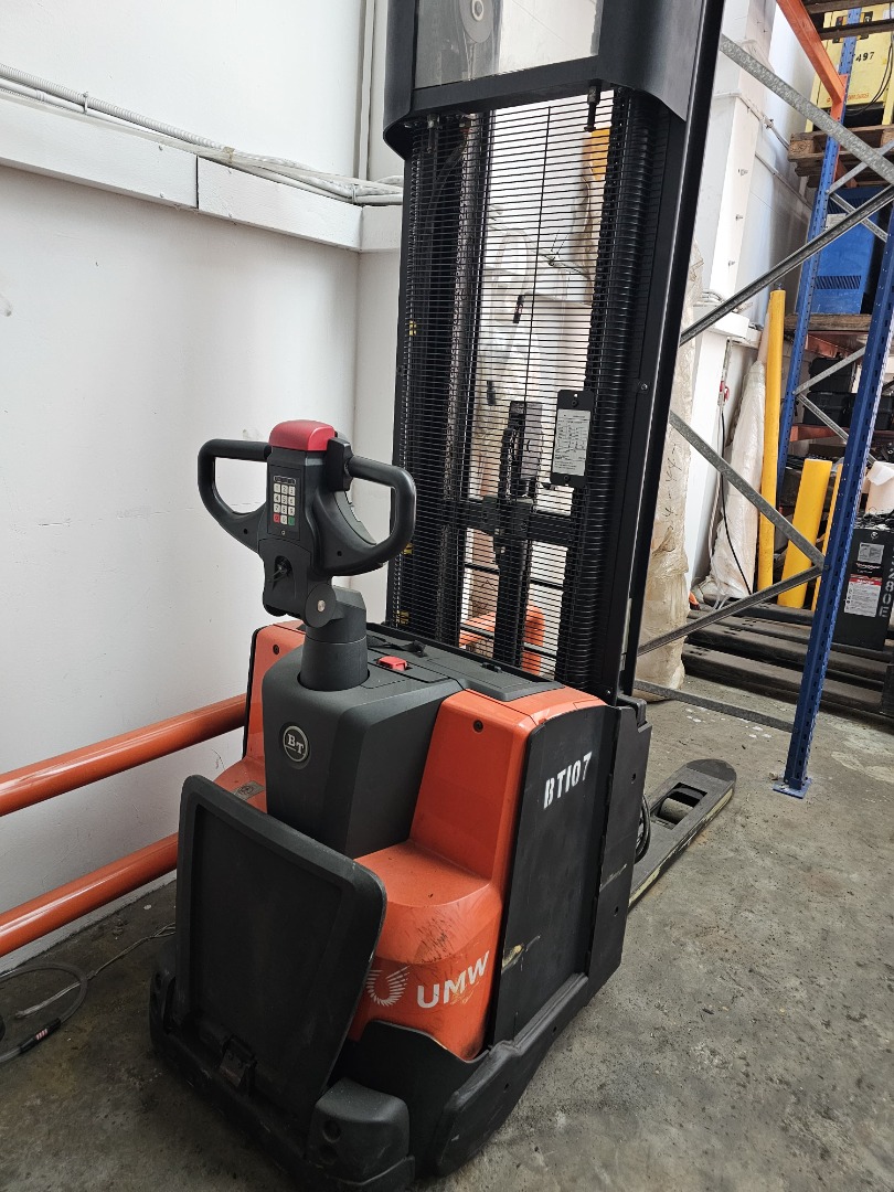 Toyota Electric Stacker, Cars, Other Vehicles on Carousell