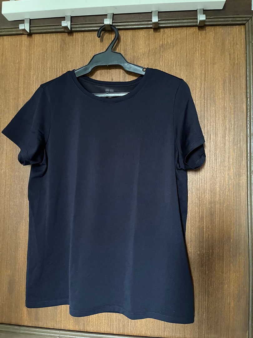 Uniqlo dri fit shirt (L), Women's Fashion, Tops, Shirts on Carousell