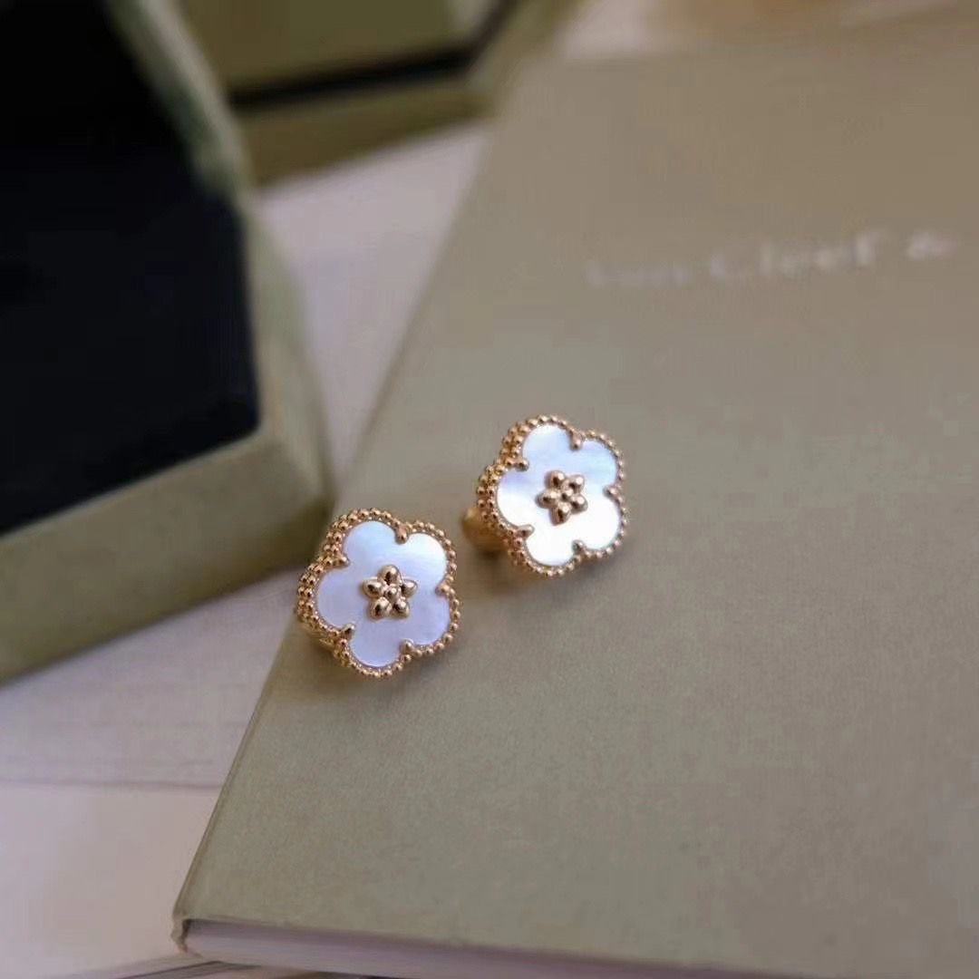 Van Cleef, Women's Fashion, Jewelry & Organisers, Earrings on Carousell