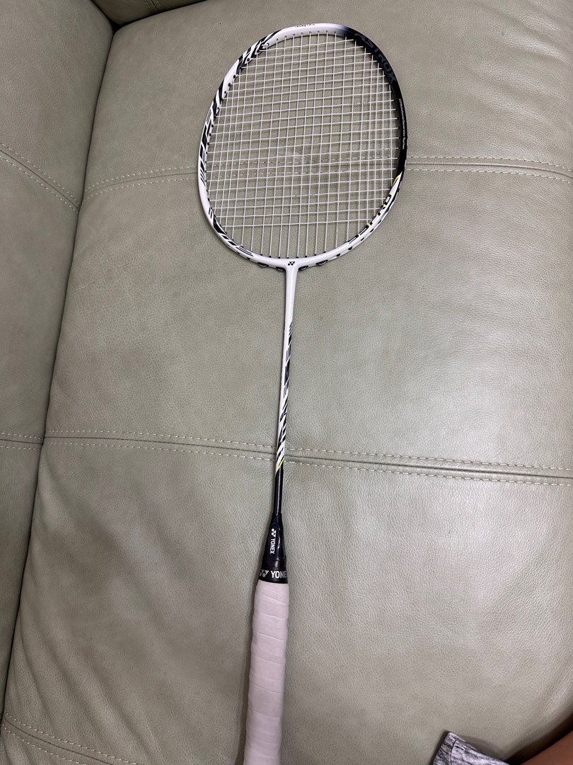 Yonex AX 99 pro 3UG6 white, 運動產品, 運動與體育, 運動與體育 - 球拍和球類運動 - Carousell