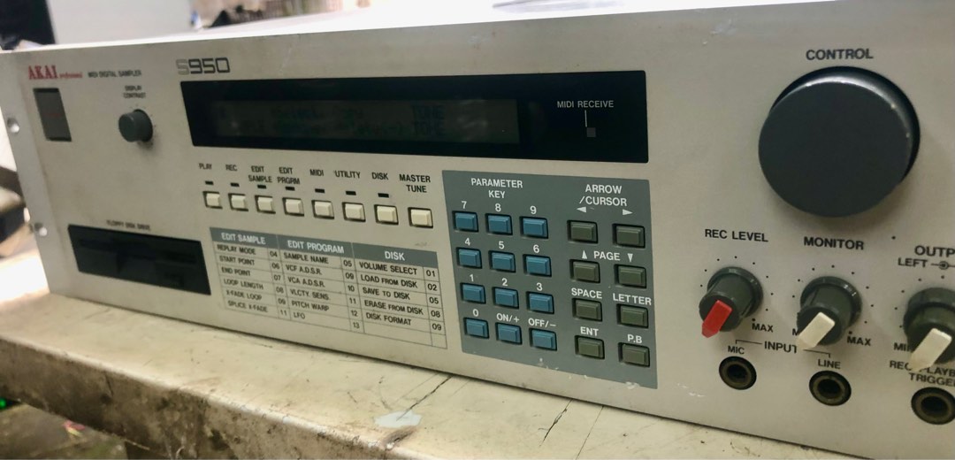 AKAI S950 King Of Sampler, Musik & Media, Alat di Carousell