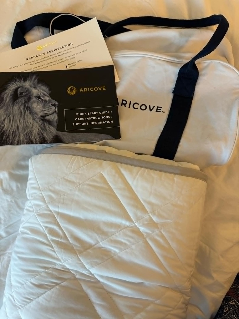 Aricove Cooling Weighted Blanket, Furniture & Home Living, Bedding & Towels on Carousell