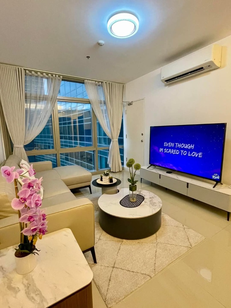 Brand New Fully Furnished 1 Bedroom Unit with Parking in West Gallery ...
